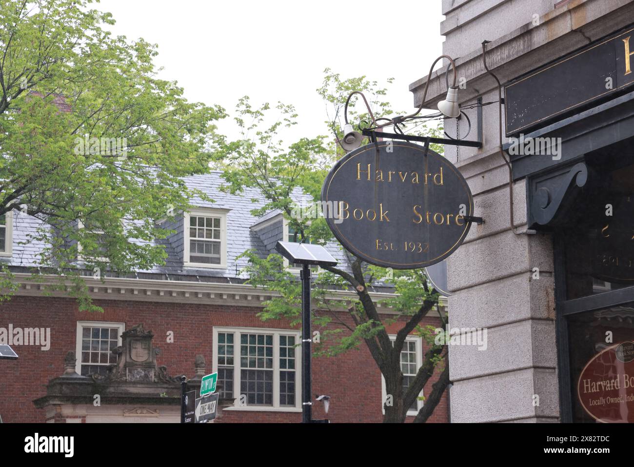 Harvard university campus sign hi-res stock photography and images - Alamy
