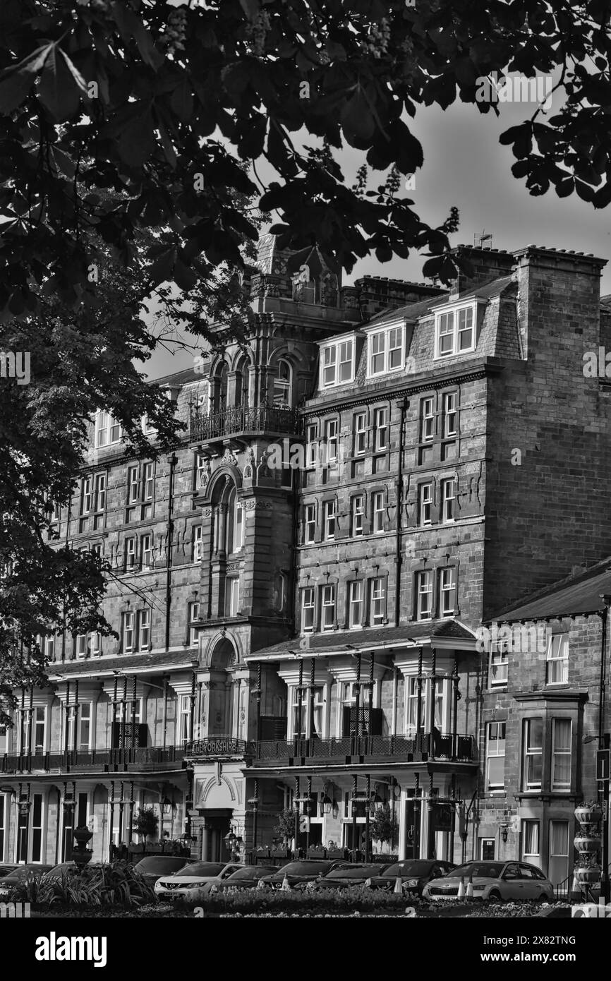 Ornate facade apartment building Black and White Stock Photos & Images ...