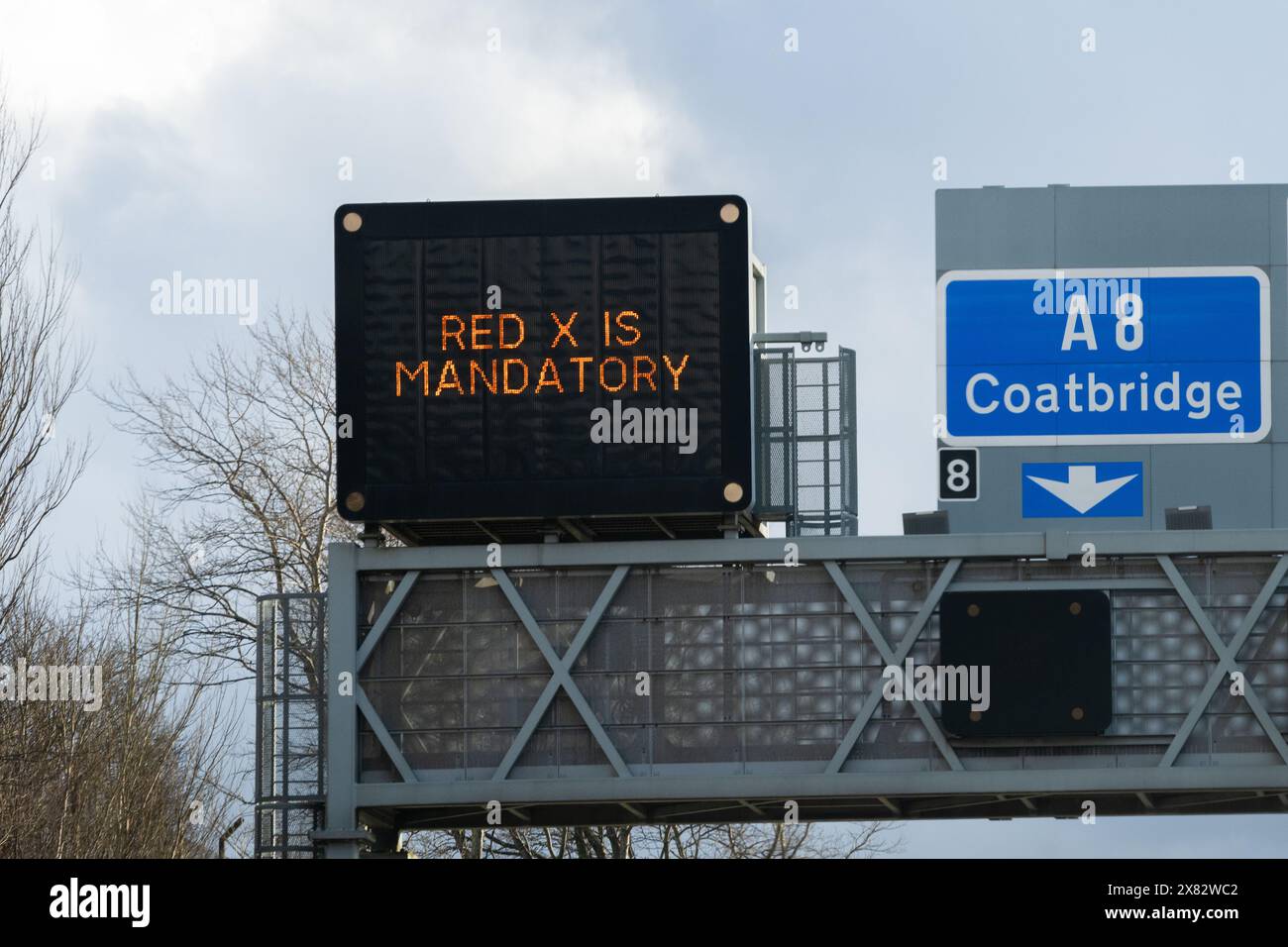 Red x lane closure hi-res stock photography and images - Alamy