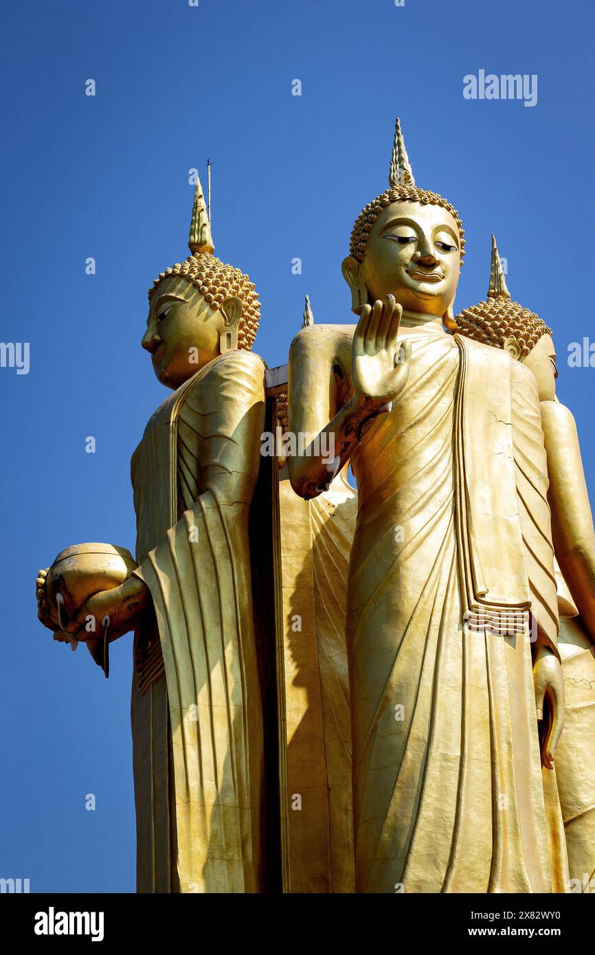 Three Buddha statues back to back Stock Photo - Alamy