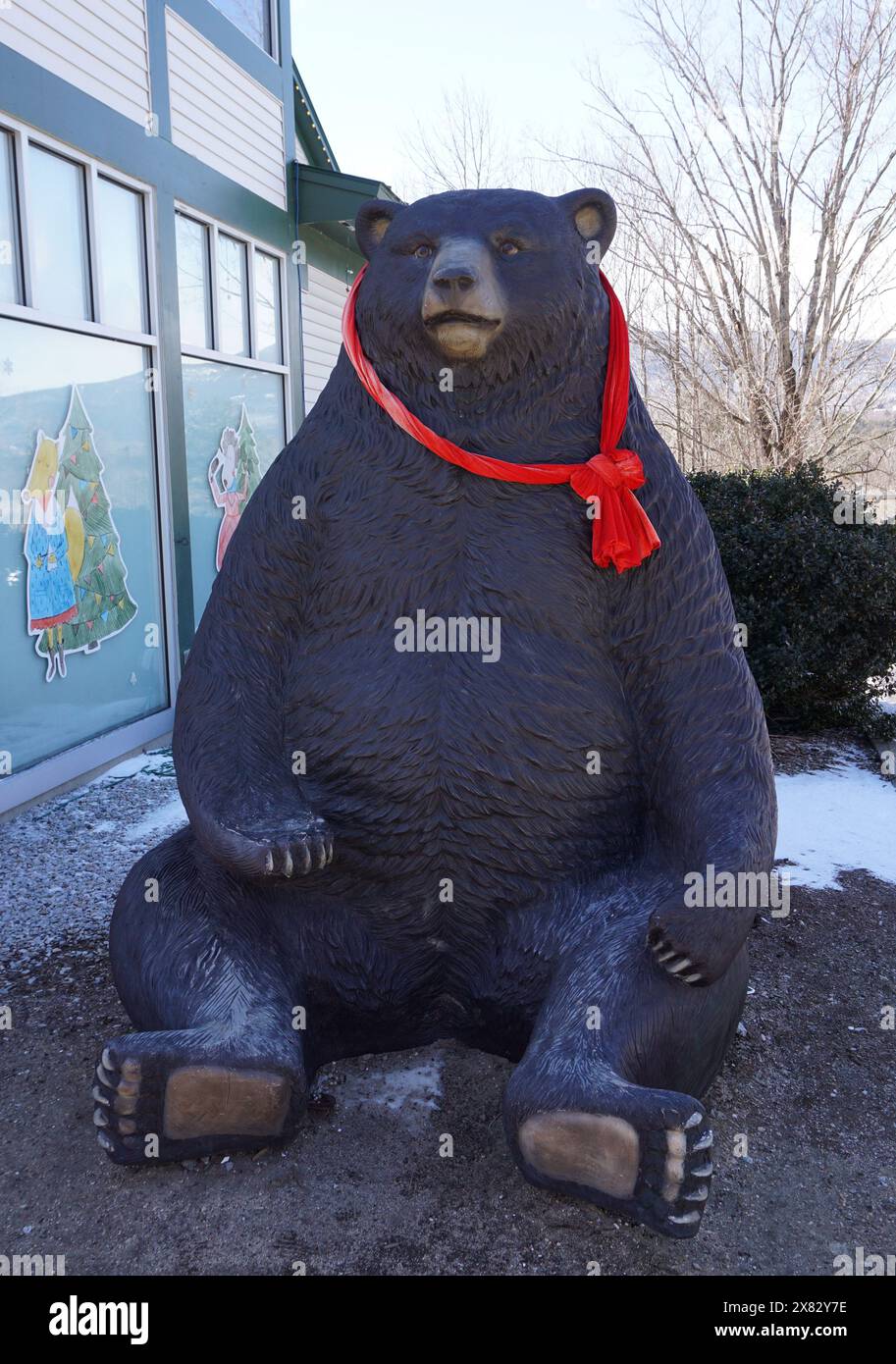Sculpture of a bear, North Conway, New Hampshire Stock Photo - Alamy