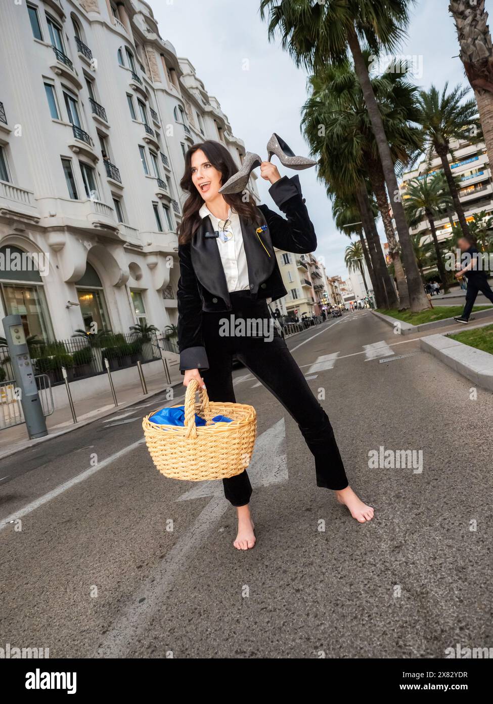 Beautiful black-haired girl on the street, fashion shoot. Wide angle ...
