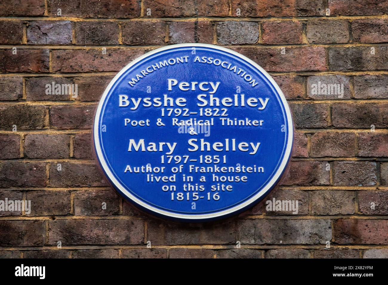London, UK - February 5th 2024: Blue plaque on the exterior of a ...