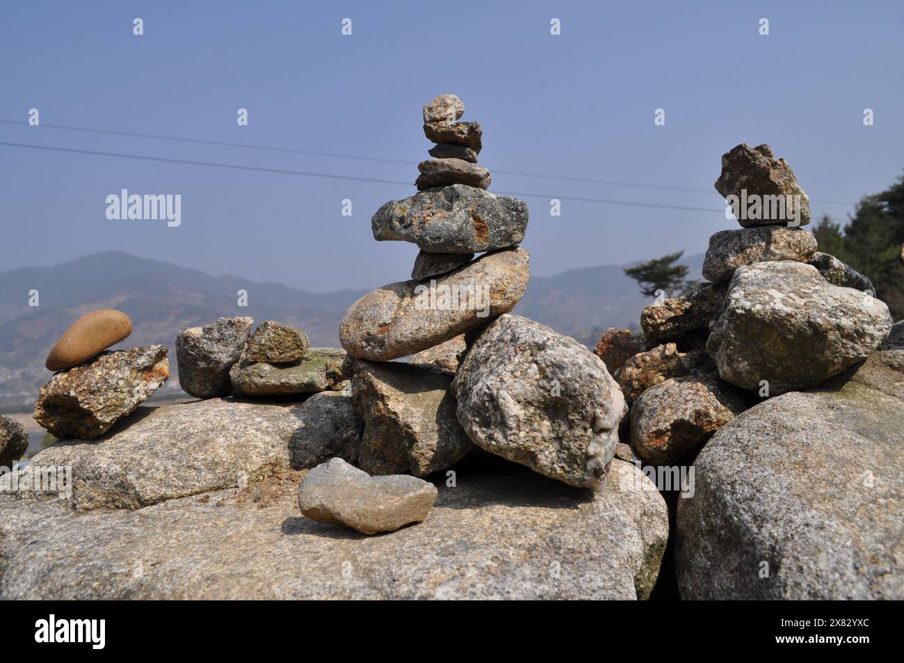 Stacked rocks rock sculpture hi-res stock photography and images - Alamy