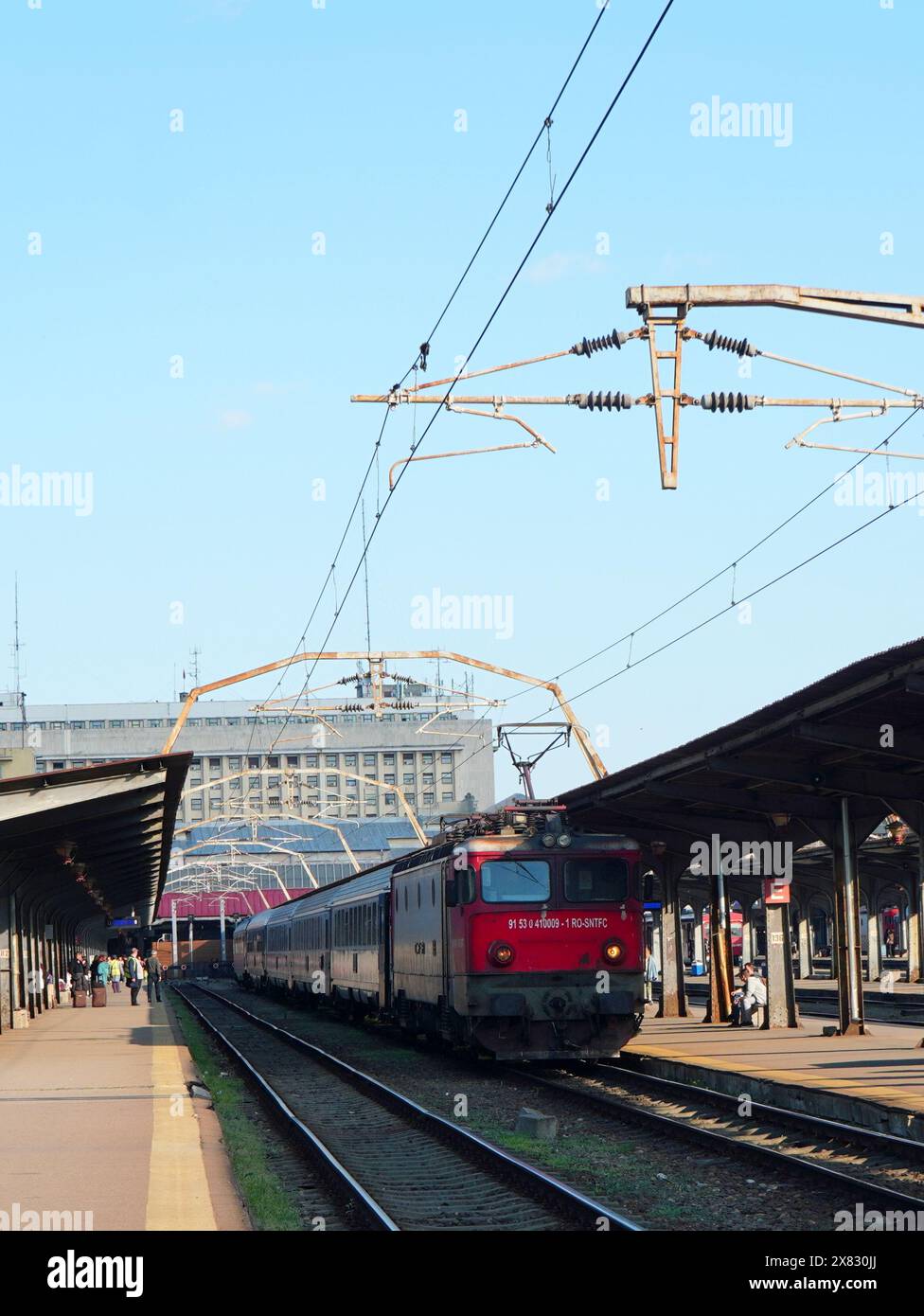 Electrical railway train station hi-res stock photography and images ...
