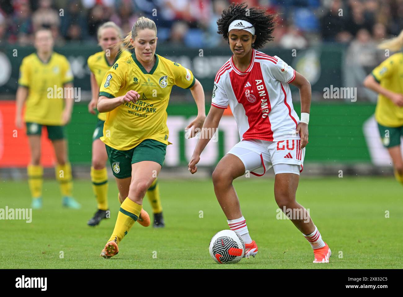 Hildur Antonsdottir (7) of Fortuna Sittard and Lily Yohannes (20) of Ajax Vrouwen pictured ...