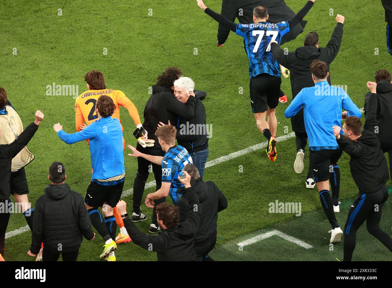 Atalanta manager Gian Piero Gasperini (centre) celebrates with players ...