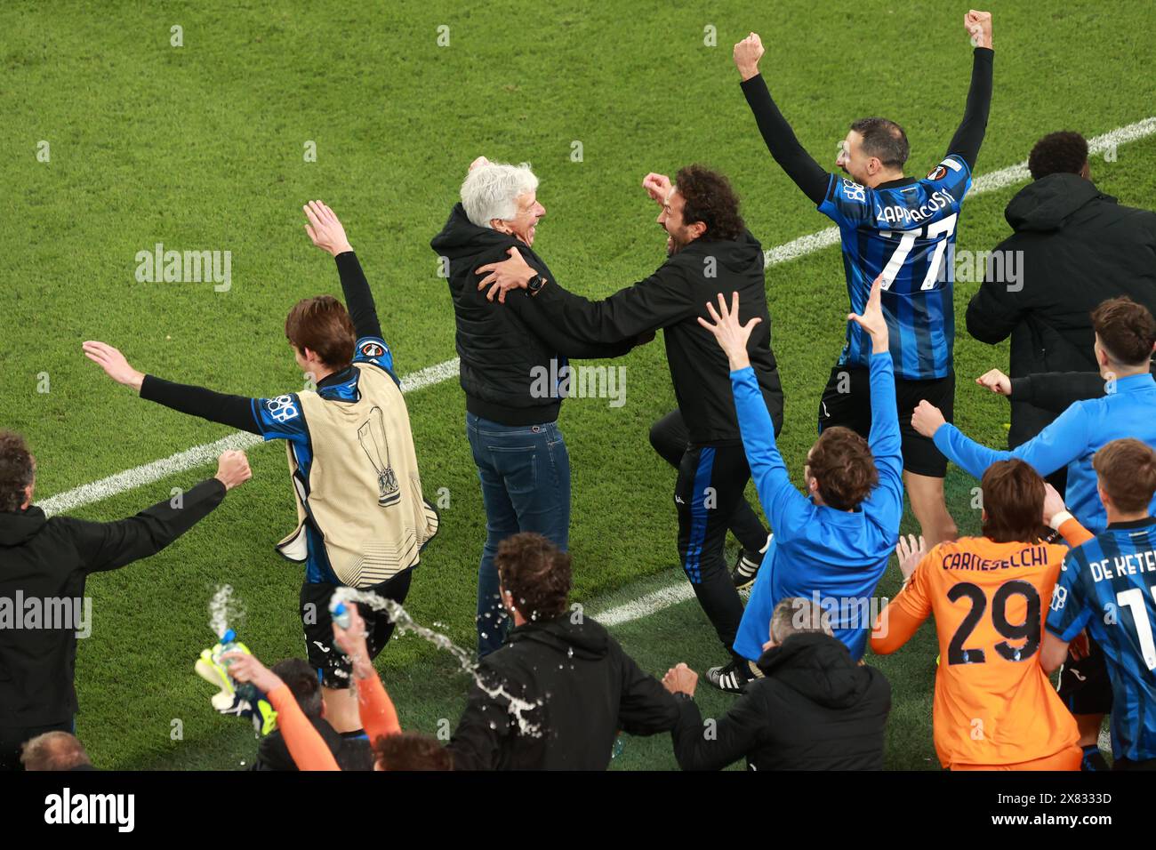 Atalanta manager Gian Piero Gasperini (centre) celebrates with players ...