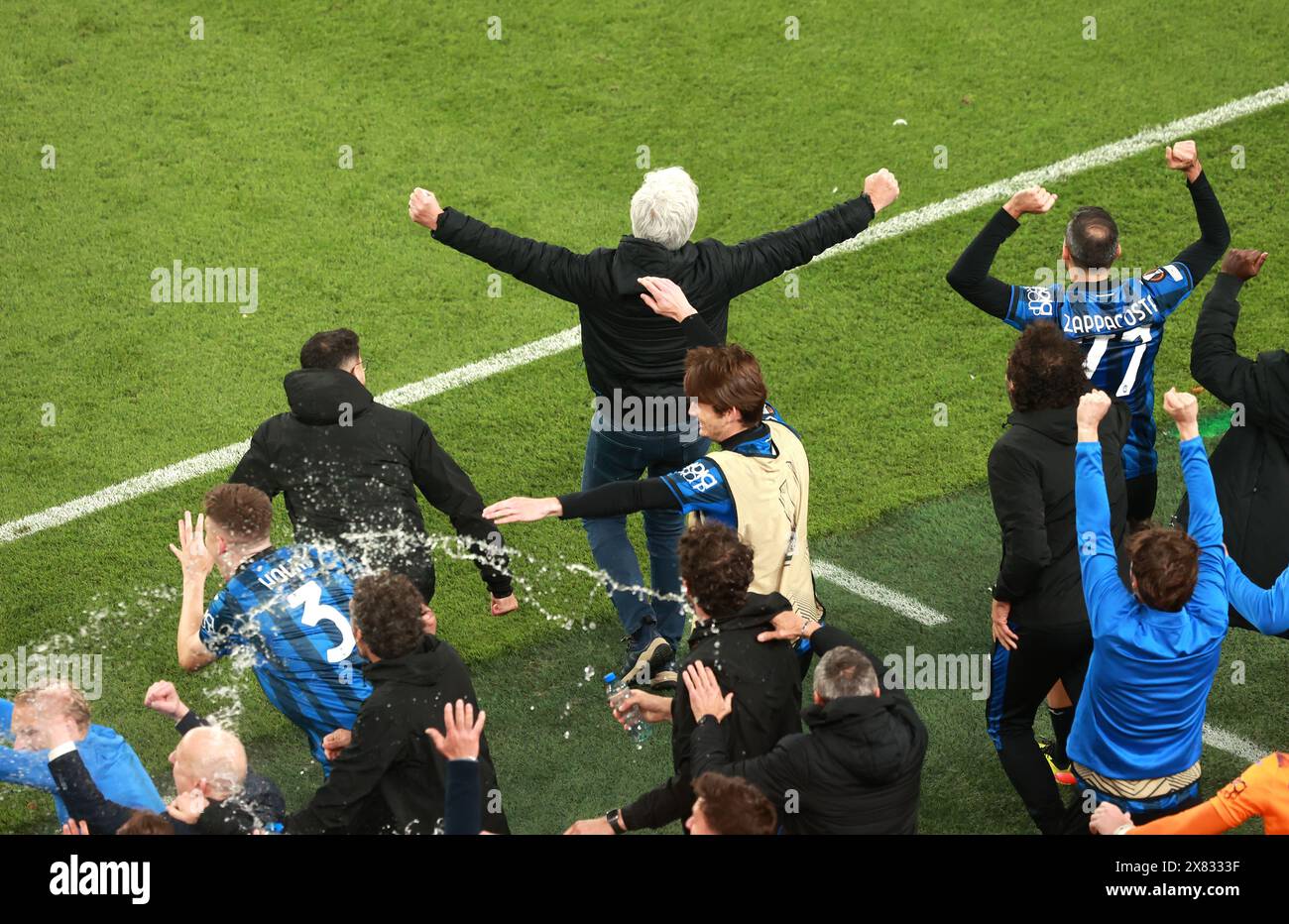 Atalanta manager Gian Piero Gasperini (centre) celebrates with players ...