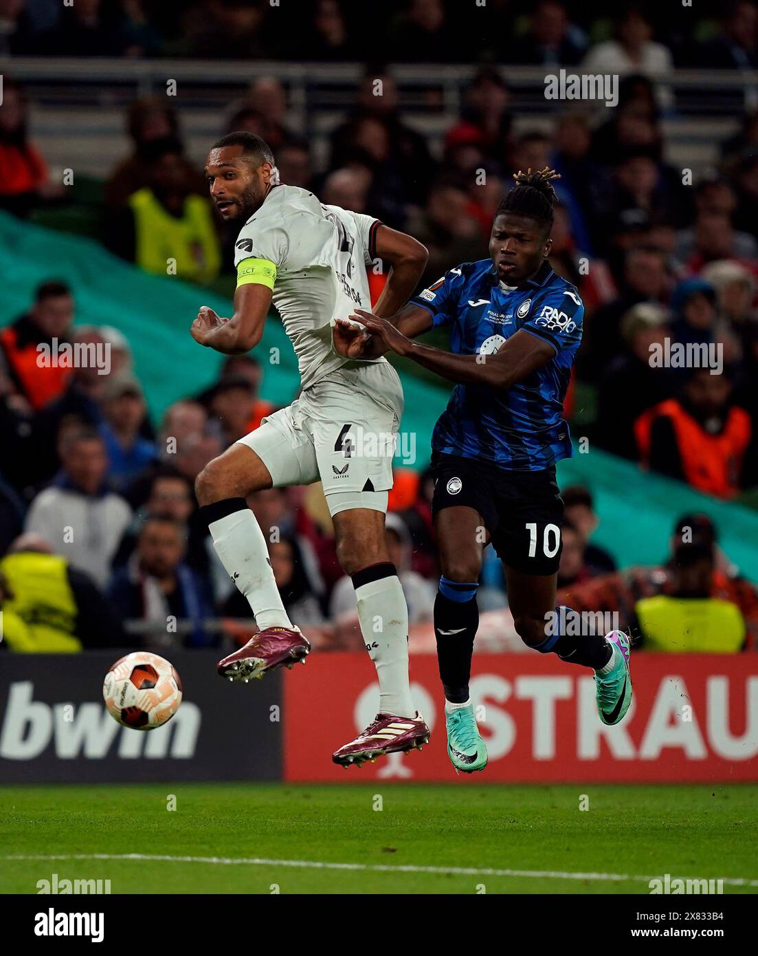 Bayer Leverkusen's Jonathan Tah and Atalanta's El Bilal Toure (right ...