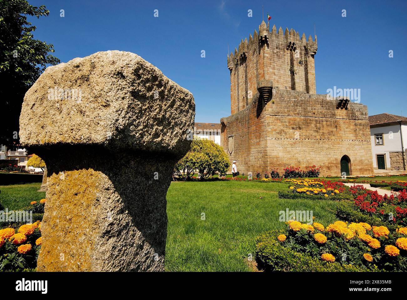 Real square castle tower hi-res stock photography and images - Alamy