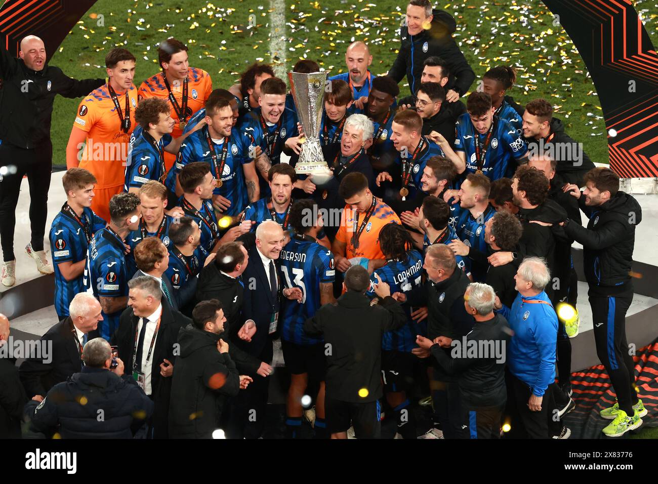 Atalanta manager Gian Piero Gasperini (centre) lifts the trophy with ...