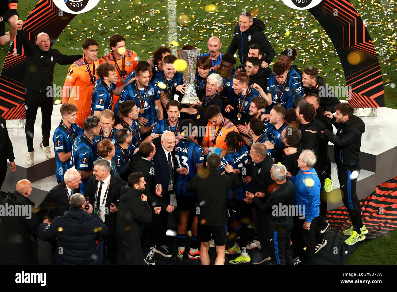 Atalanta manager Gian Piero Gasperini (centre) lifts the trophy with ...