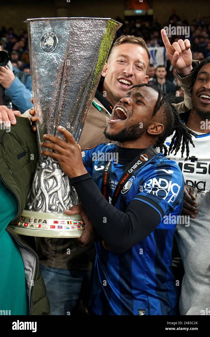 Atalanta's Ademola Lookman celebrates with the trophy after the UEFA ...