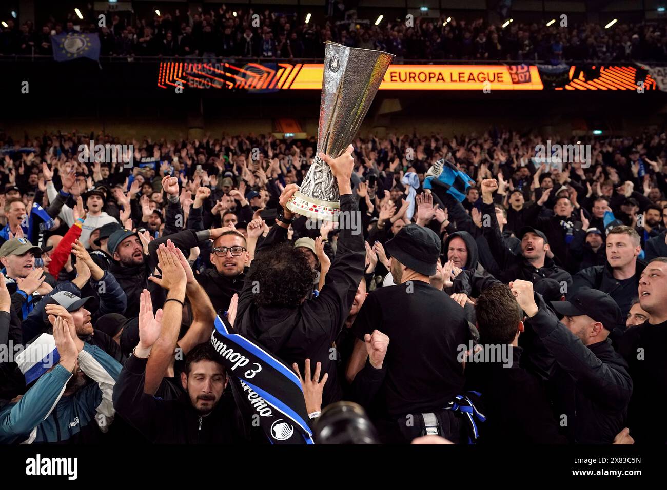 Atalanta fans celebrate with the trophy after the UEFA Europa League ...