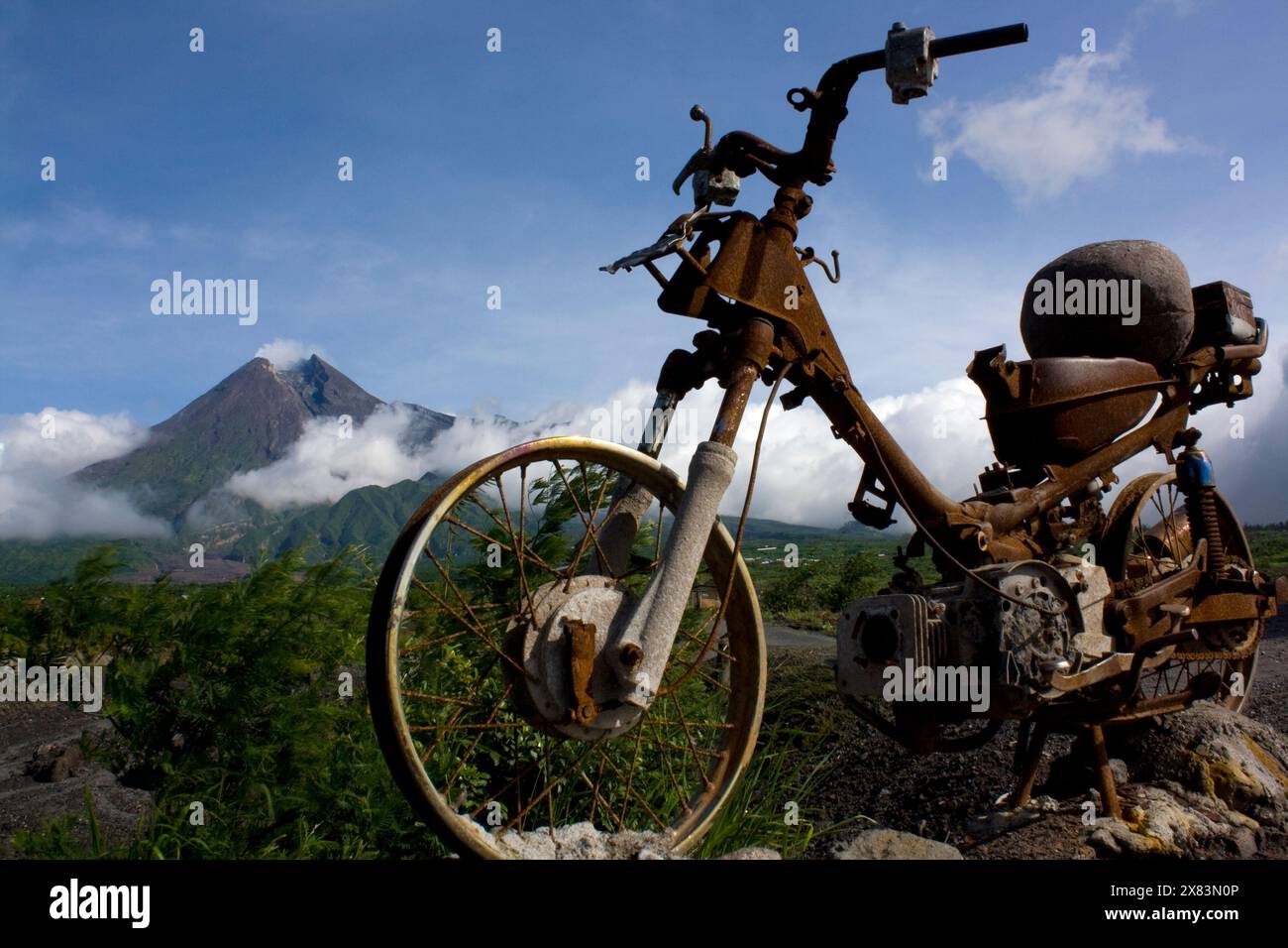 Mt merapi erupting hi-res stock photography and images - Alamy
