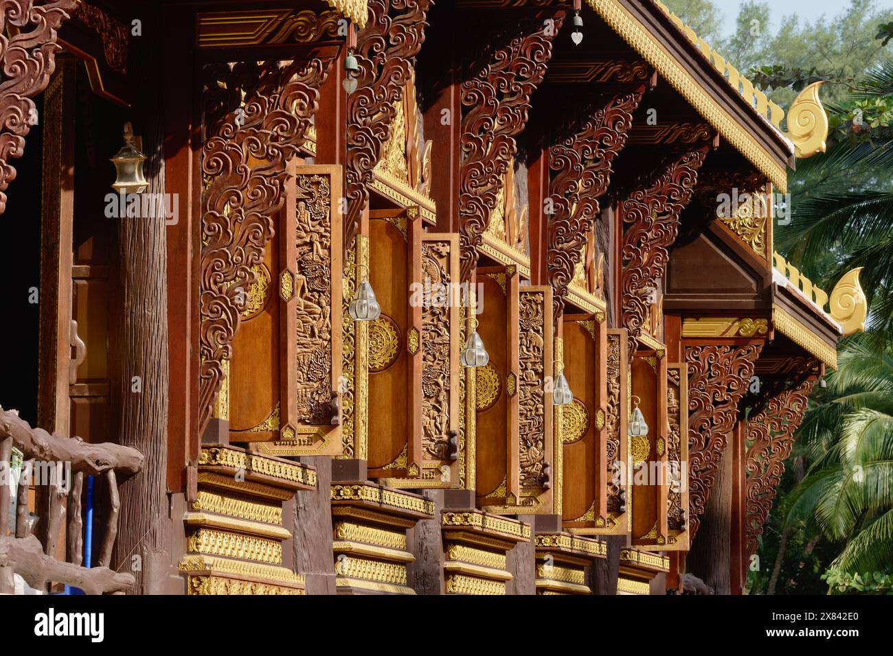 Teak window panes hi-res stock photography and images - Alamy