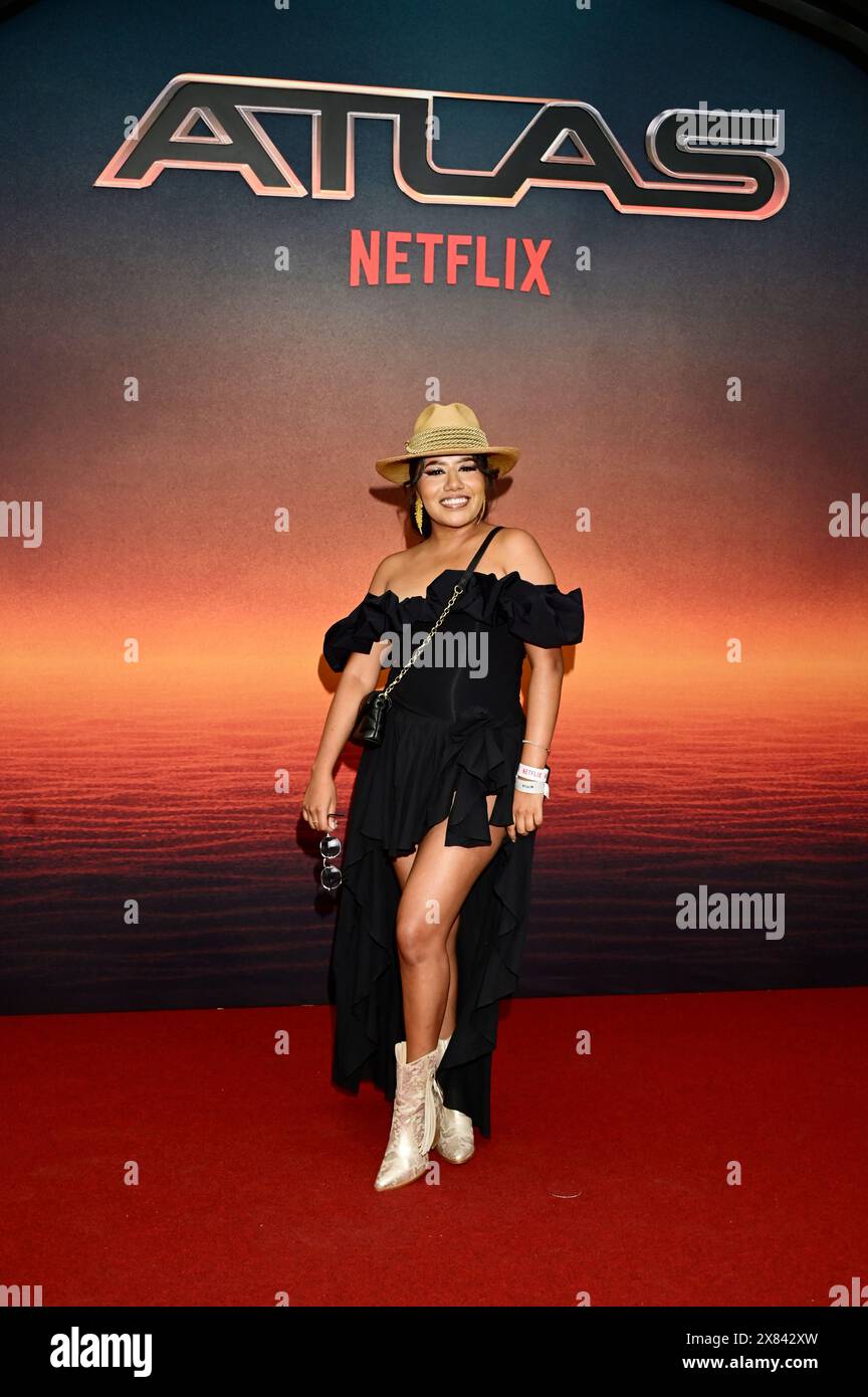 Shani Lozano Attends the red carpet of Atlas fan event at Toreo Parque ...