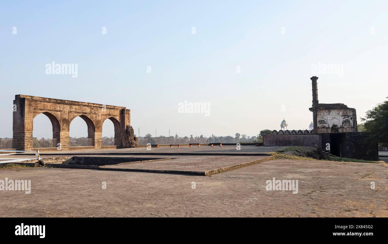 Ruin Top of Shahi Qila, 15TH Century Fort, Burhanpur, Madhya Pradesh ...