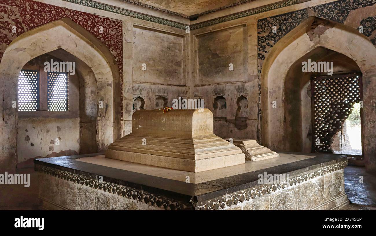 Grave of Shahnawaz Khan, He was Commander om Mughal Army, Black Taj ...