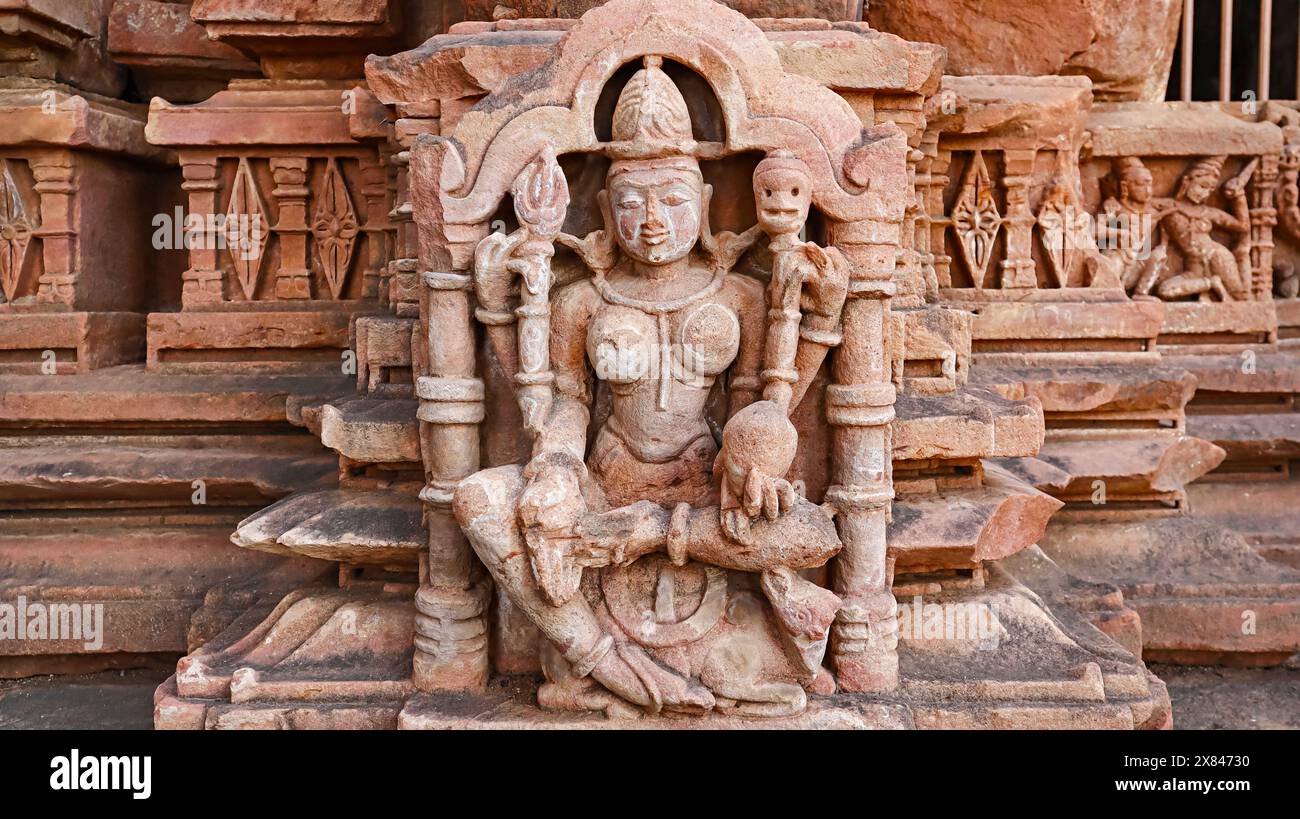 Carving Sculpture of Goddess Parvati on Shri Siddhanath Temple ...