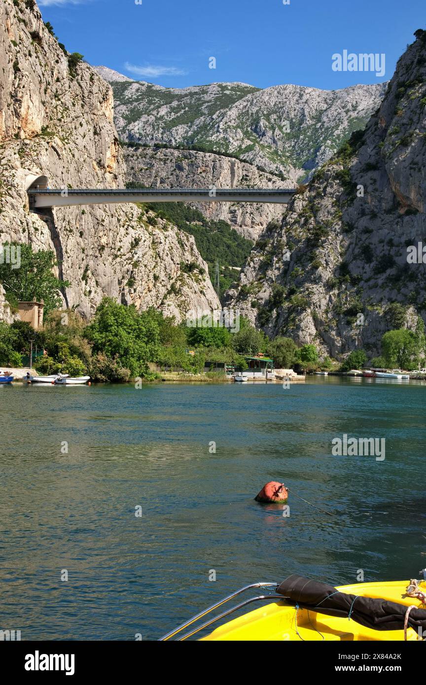 Bridge connecting the canyon between two rocks Stock Photo - Alamy