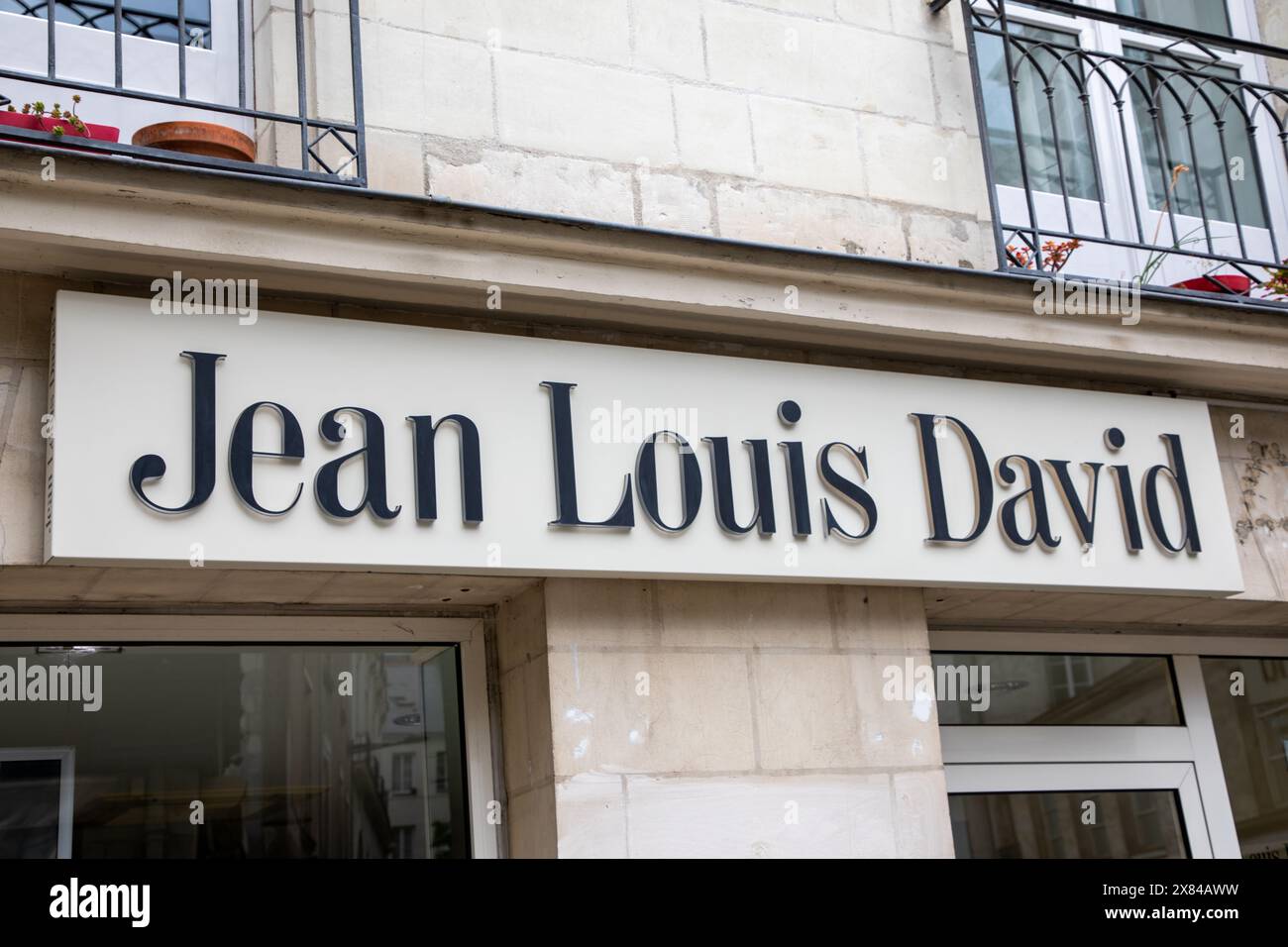 Bordeaux , France - 05 22 2024 : Jean Louis David french fashion logo ...