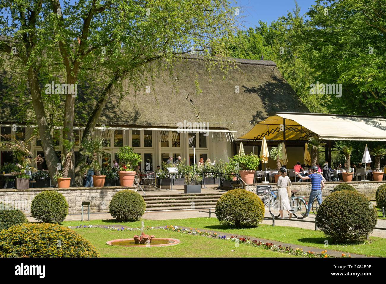 Restaurant and beer garden, teahouse, English Garden, park, Grosser ...