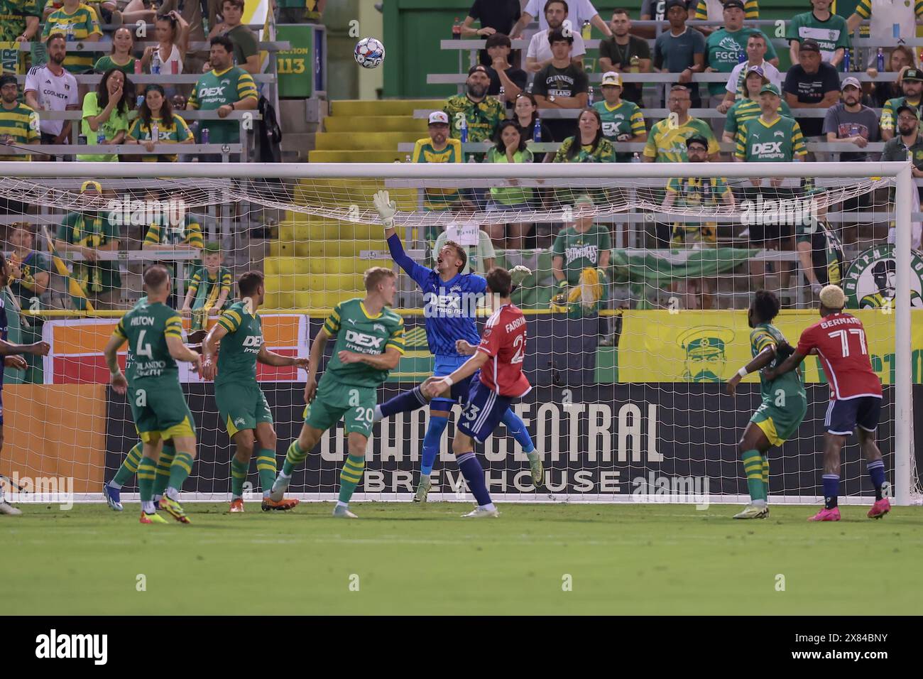 St. Petersburg, FL: Tampa Bay Rowdies goalkeeper Jordan Farr (1) makes ...
