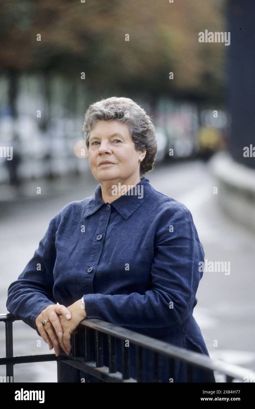Antonia S. BYATT (Antonia Susan Byatt) (A.S. Byatt) - Date : 19990901 ...