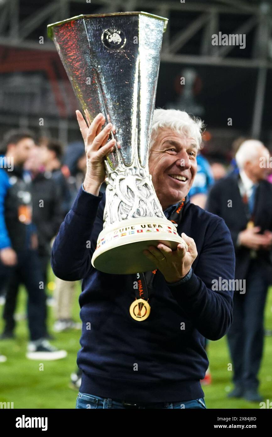 Gian Piero Gasperini, Head Coach of Atalanta with the Trophy after the ...
