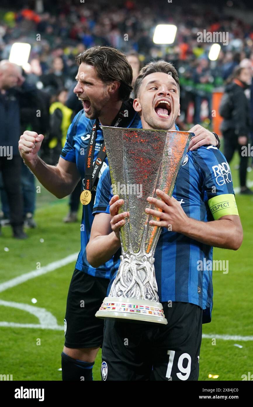 Hans Hateboer and Berat Djimsiti of Atalanta celebrate with the trophy ...