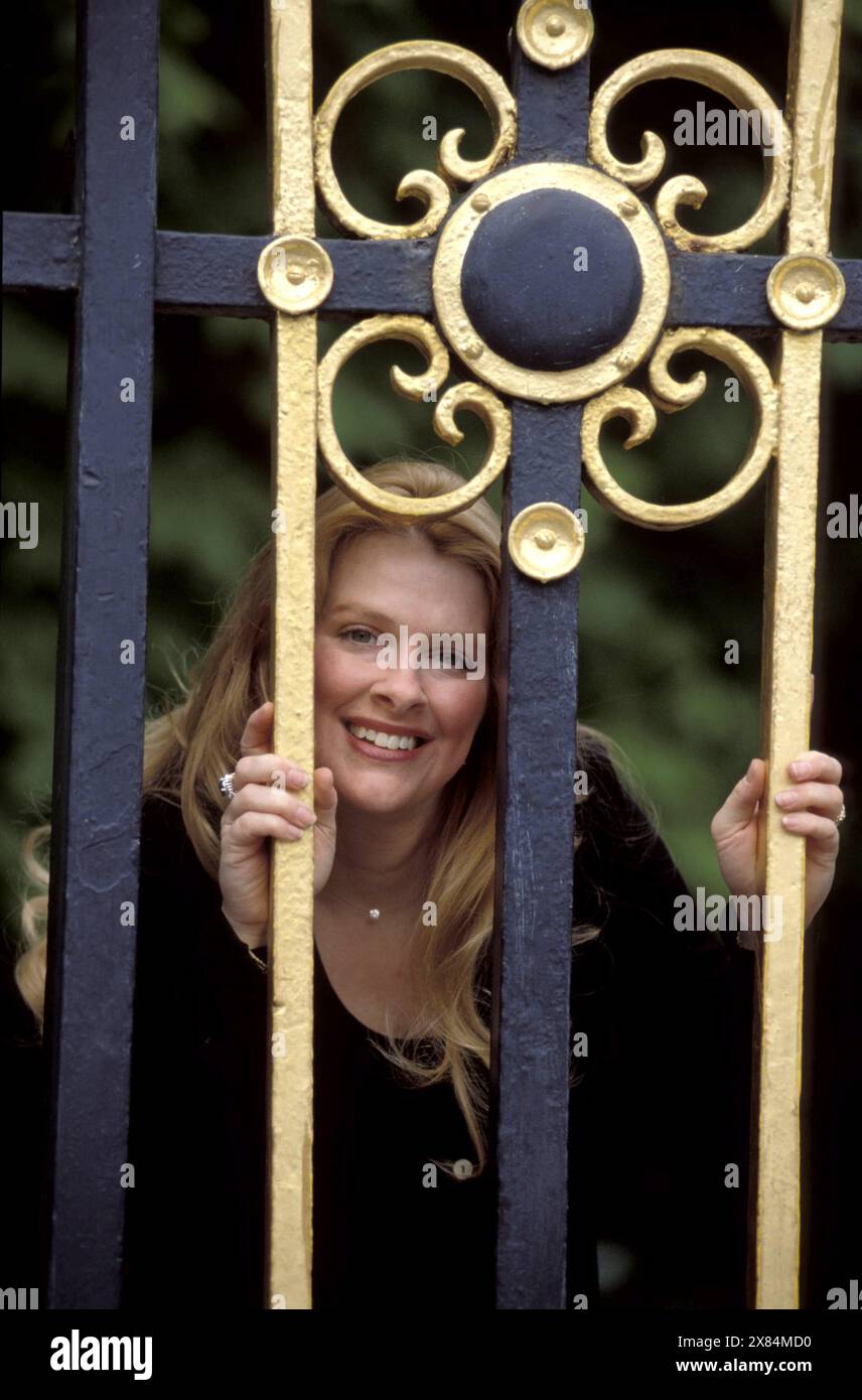 Elizabeth DEWBERRY - Date : 19990401 ©John Foley/Opale.photo Stock ...