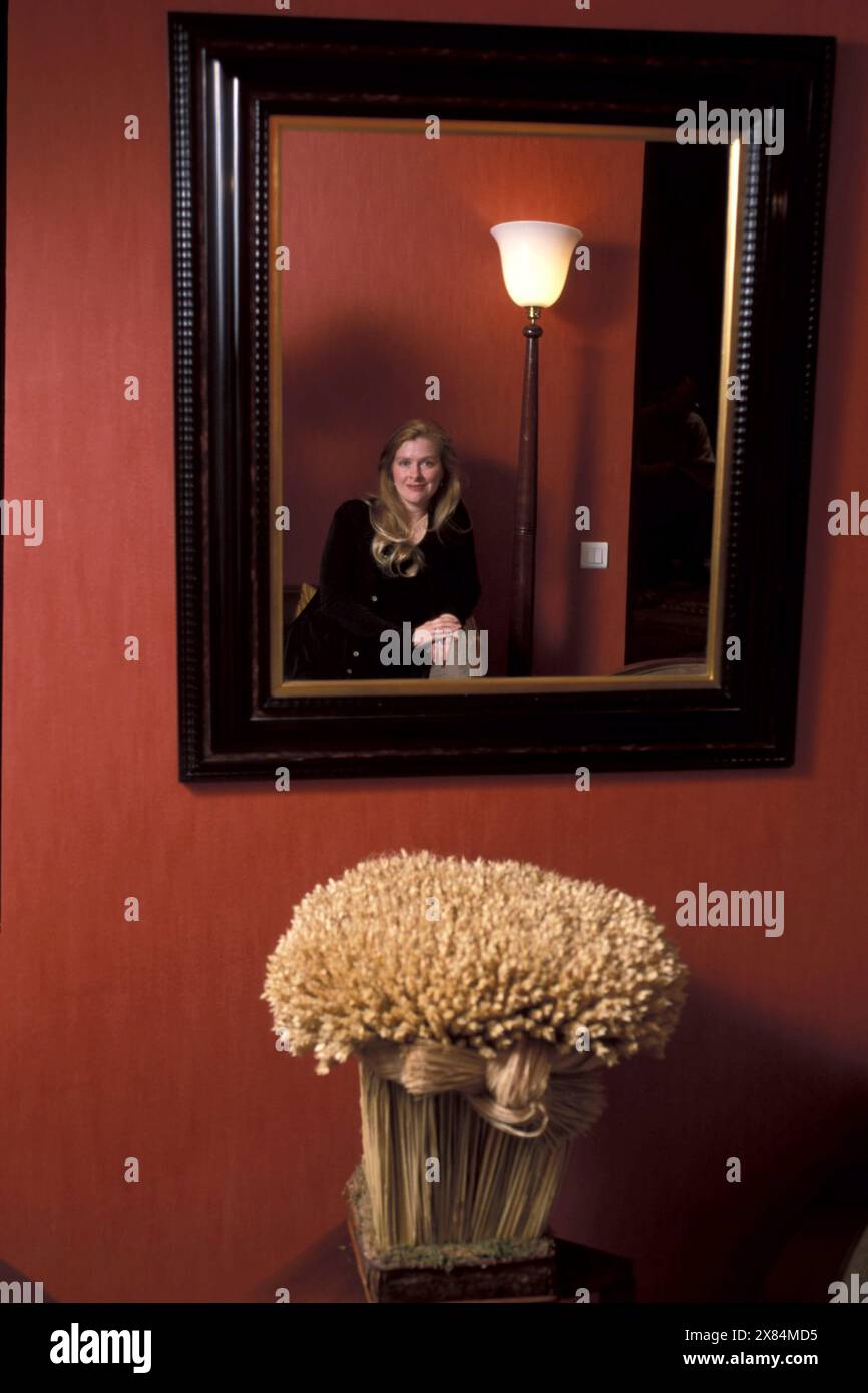 Elizabeth DEWBERRY - Date : 19990401 ©John Foley/Opale.photo Stock ...