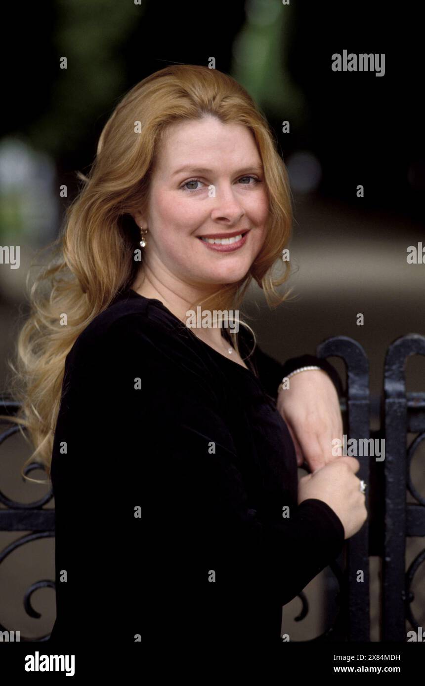 Elizabeth DEWBERRY - Date : 19990401 ©John Foley/Opale.photo Stock ...