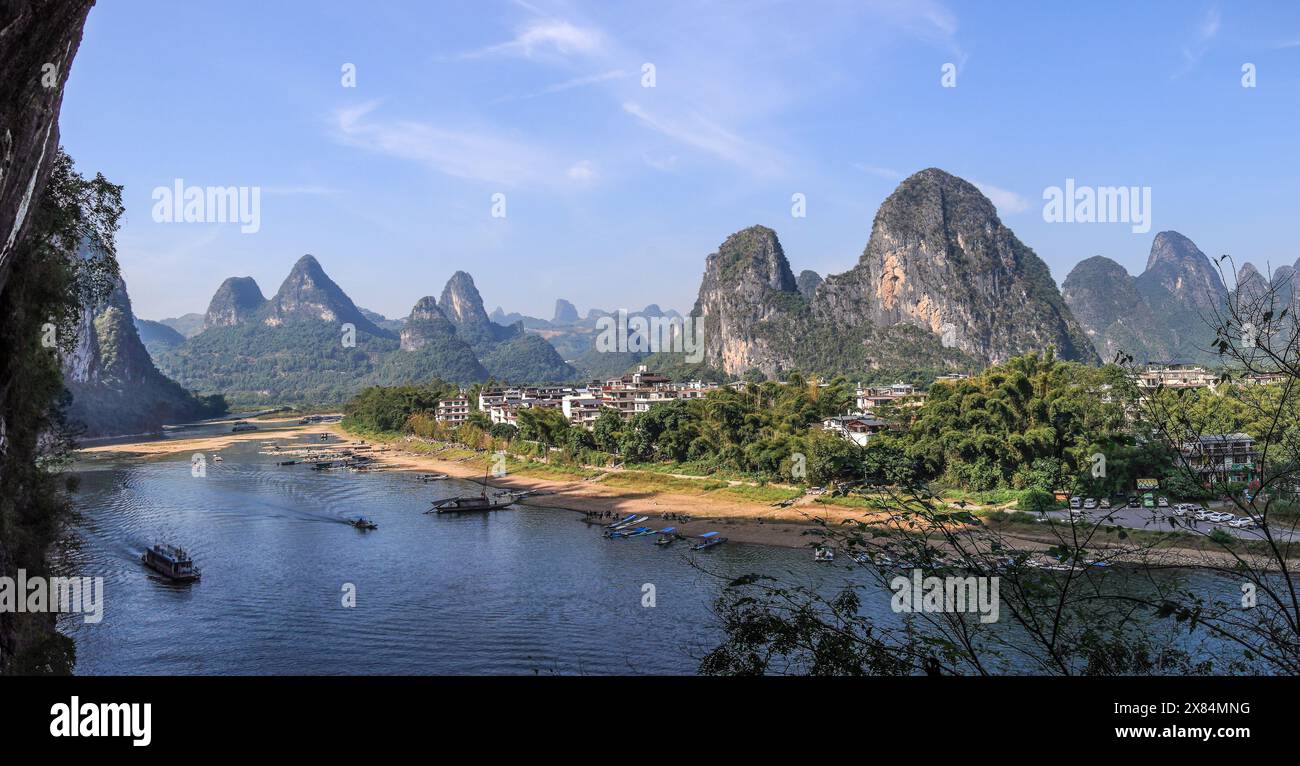 The Li River sinuosity at the ancient town Xingping with its famous ...
