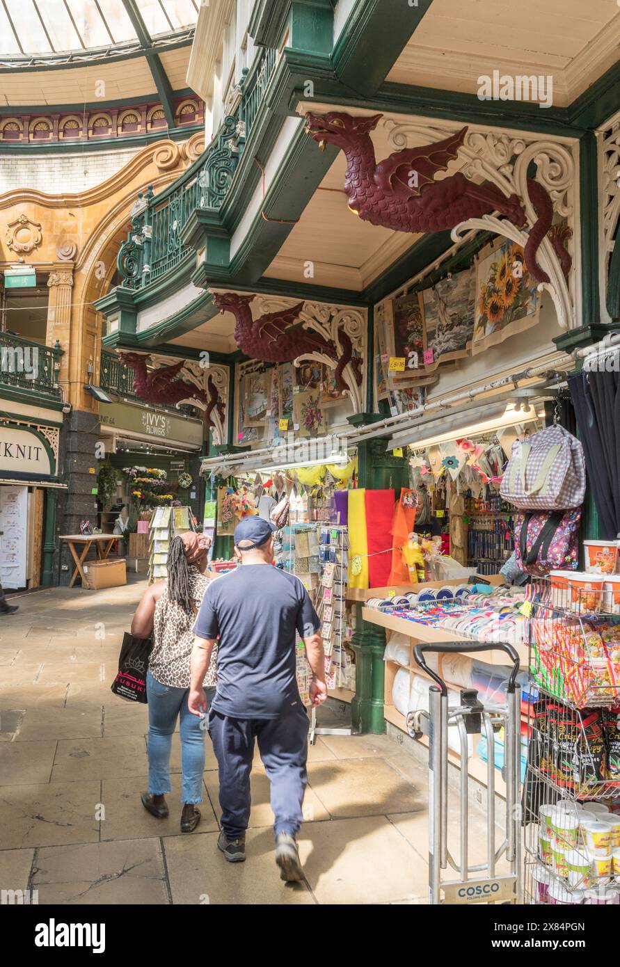 Decorative cast iron brackets hi-res stock photography and images - Alamy