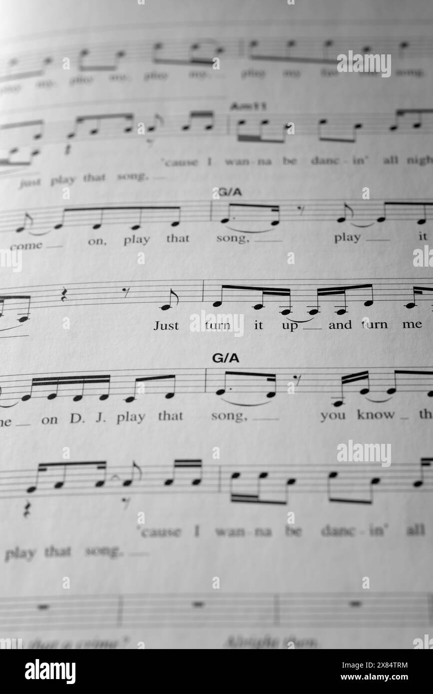 Music notes symbol hi-res stock photography and images - Alamy