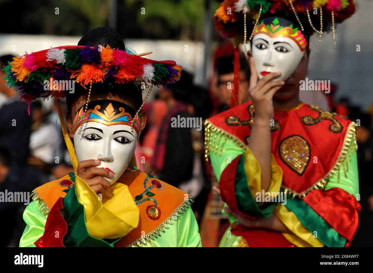 Tari topeng betawi hi-res stock photography and images - Alamy