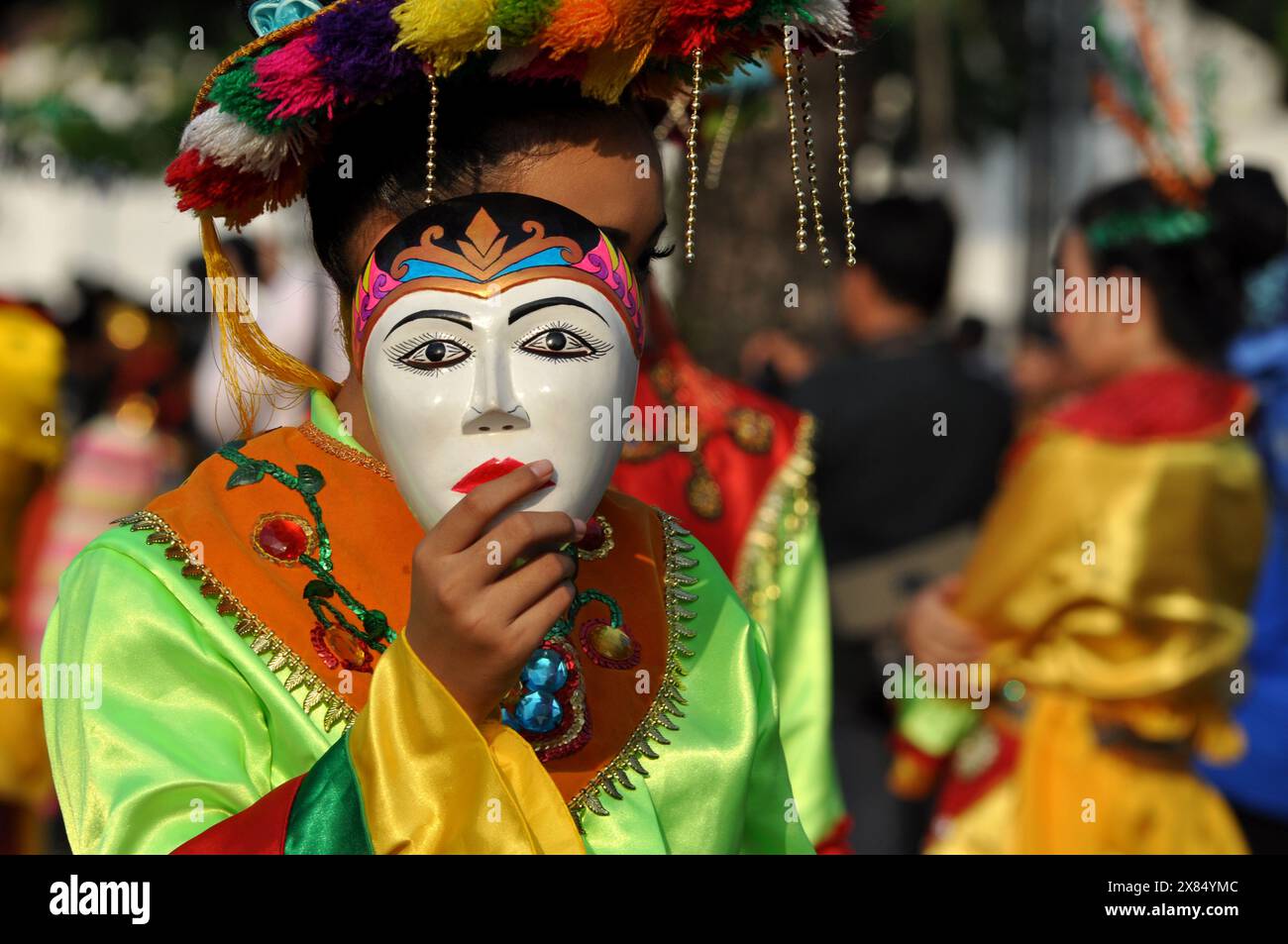 Tari topeng betawi hi-res stock photography and images - Alamy