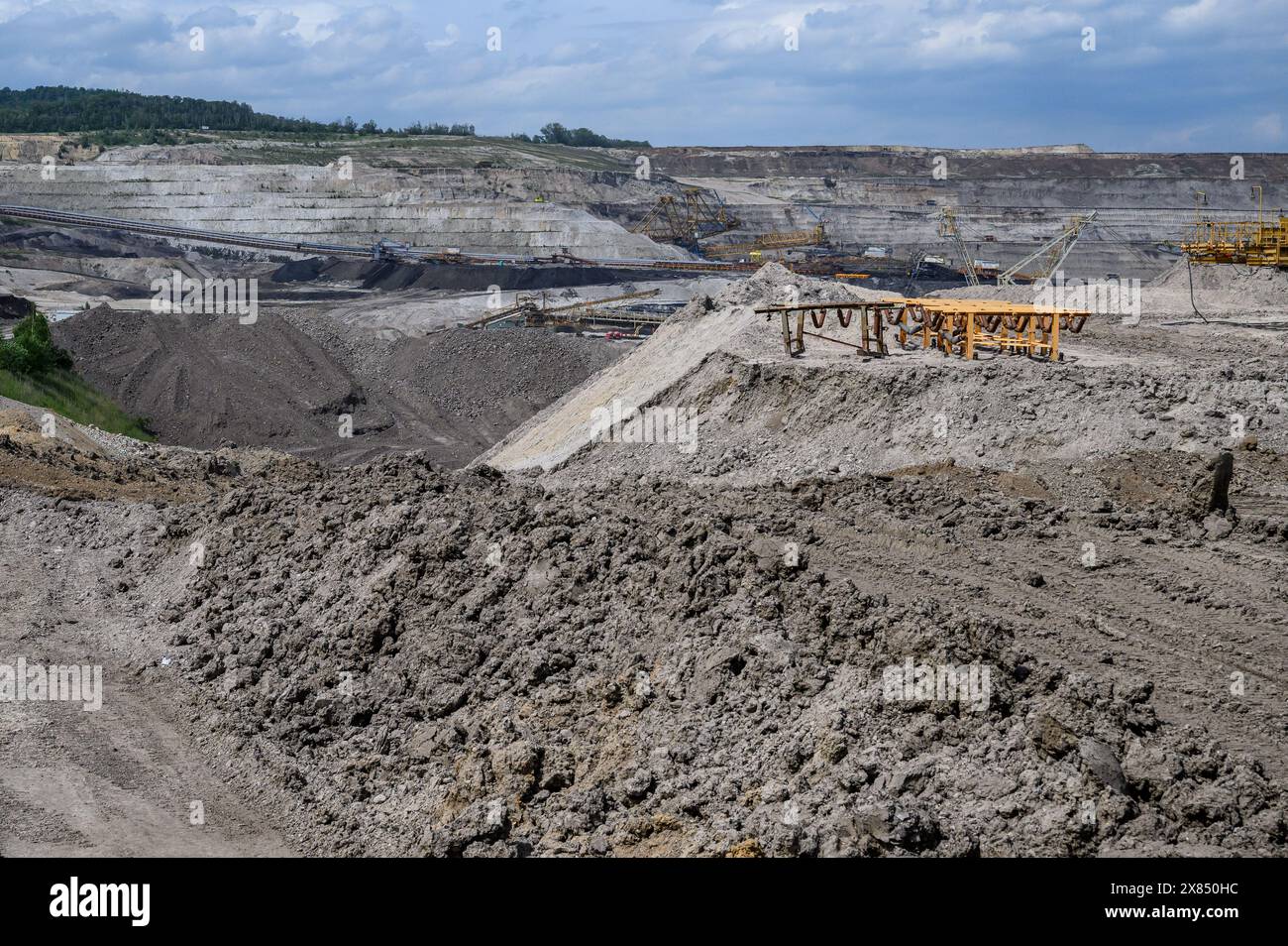 The middle parts of conveyor belts from surface coal mines could serve ...