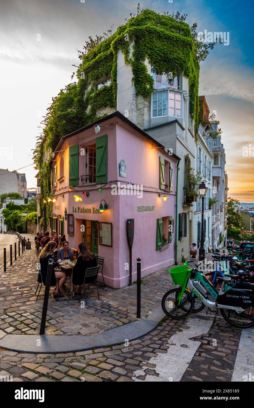 La Maison Rose; Montmartre; Paris Stock Photo - Alamy