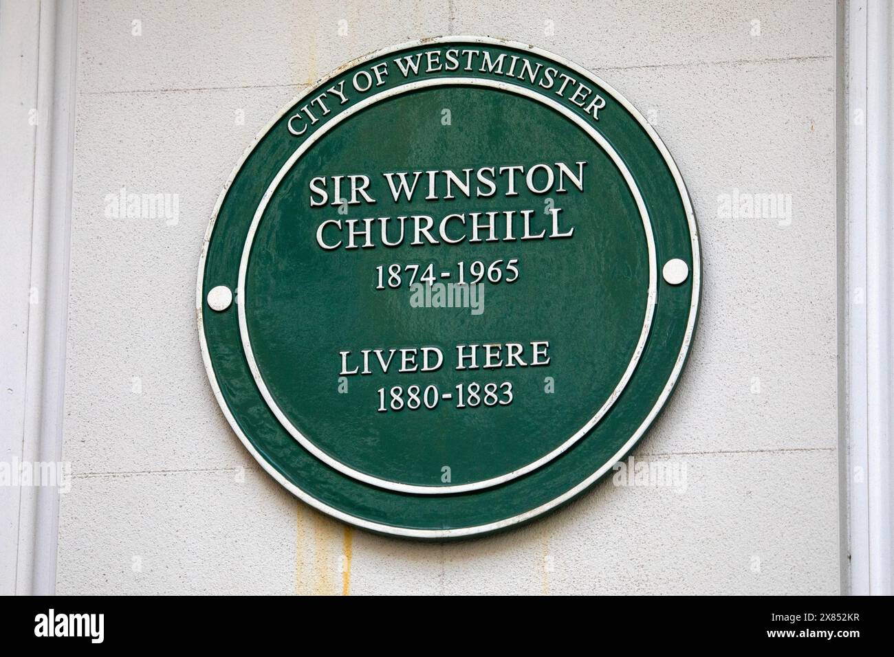 Sir winston churchill blue plaque hi-res stock photography and images ...