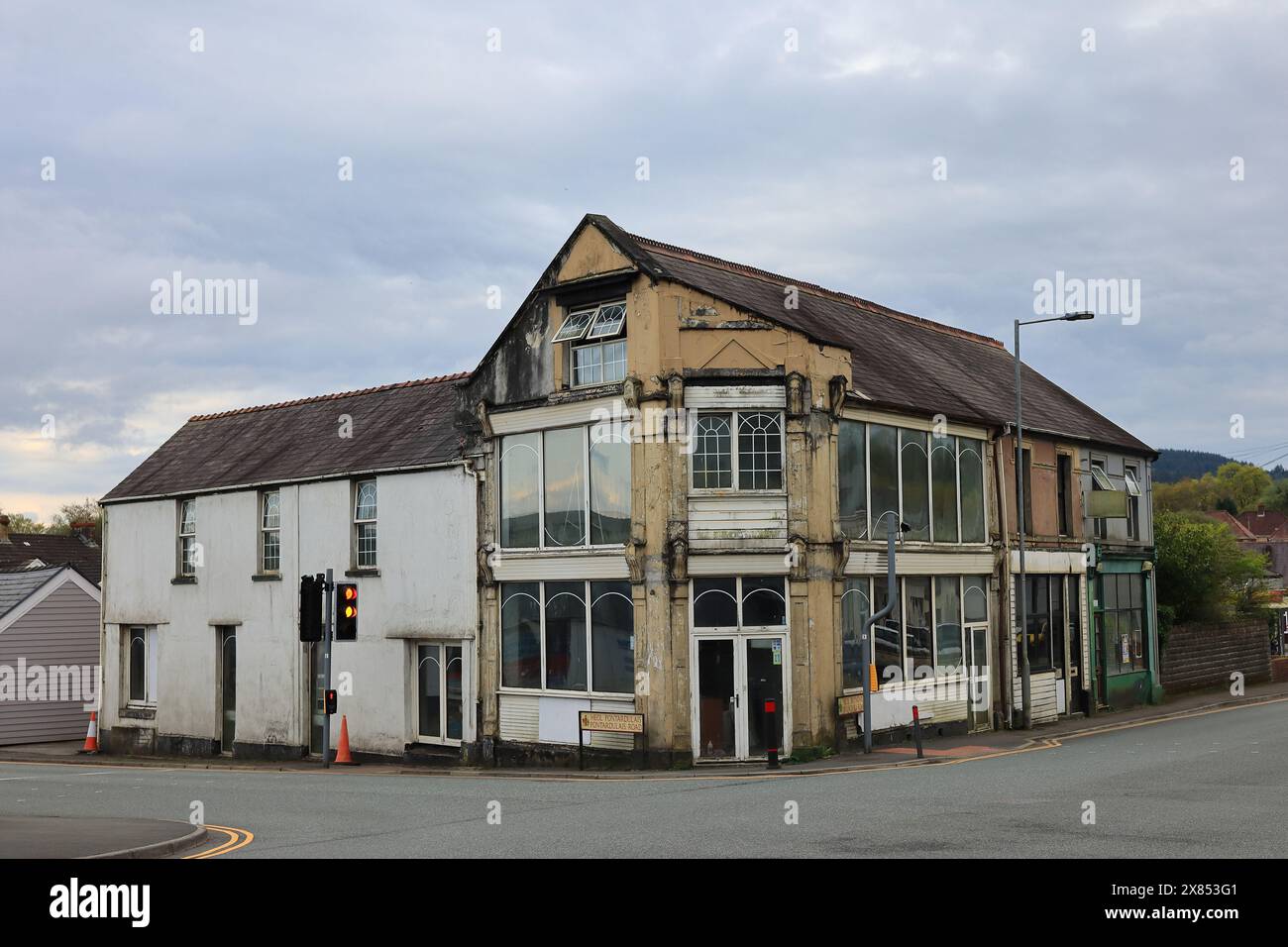 Building corner in hands hi-res stock photography and images - Alamy