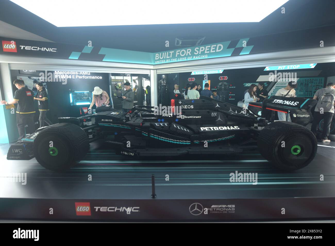 937 blocks hi-res stock photography and images - Alamy