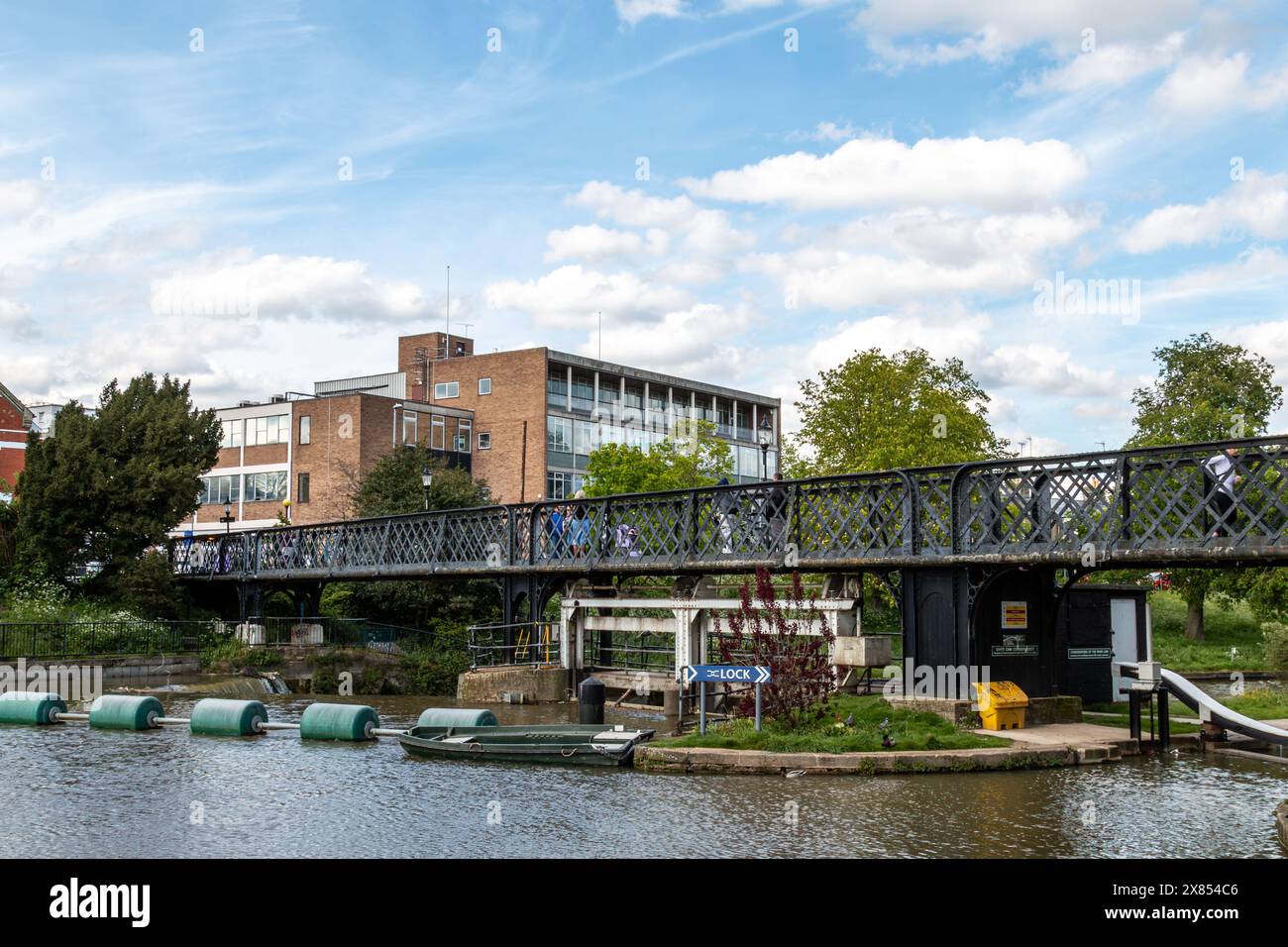 The footbridge over the lock and weir on the river Cam next to Jesus Green, Cambridge, England ...