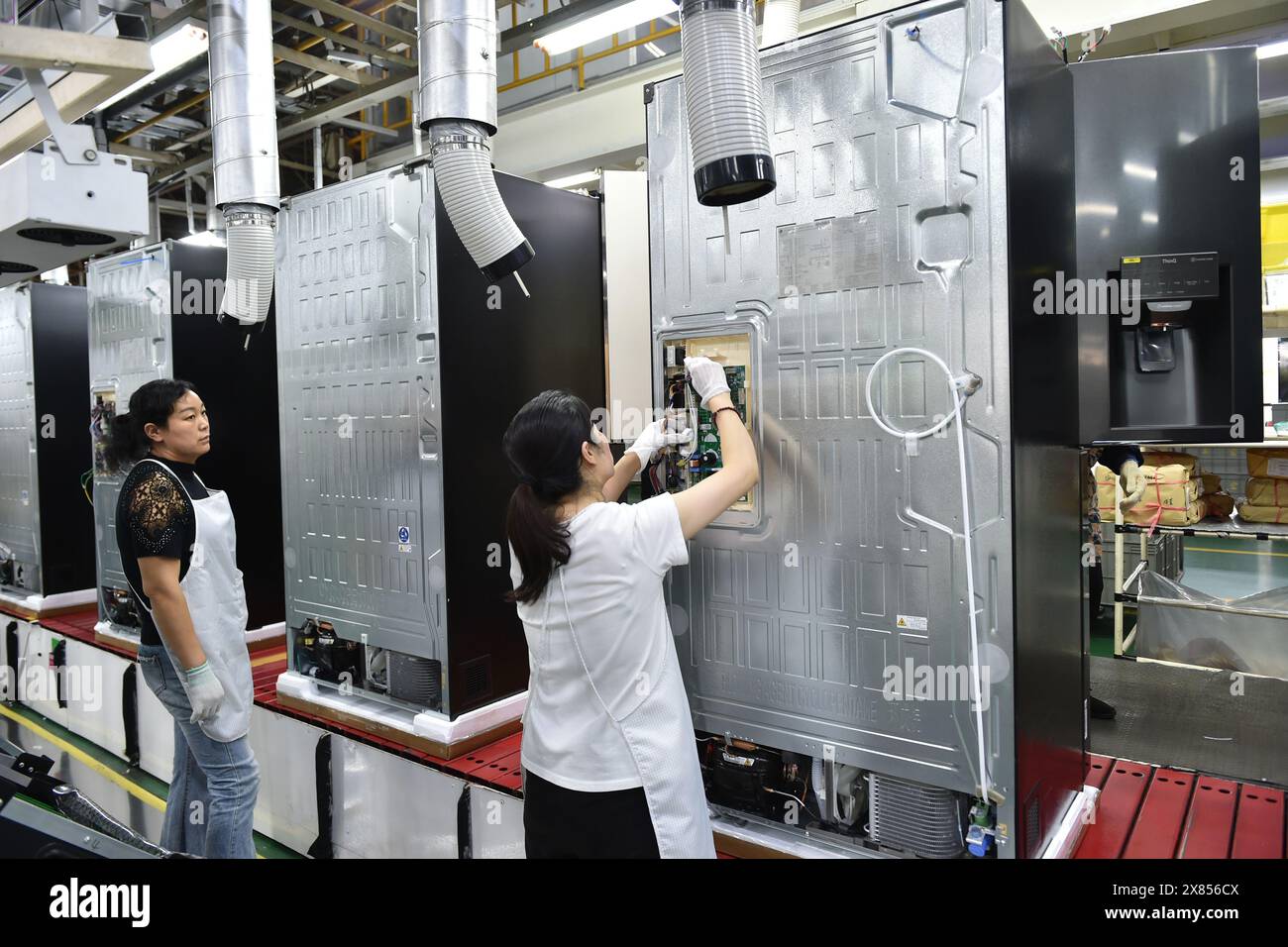 Lg refrigerator hi-res stock photography and images - Alamy