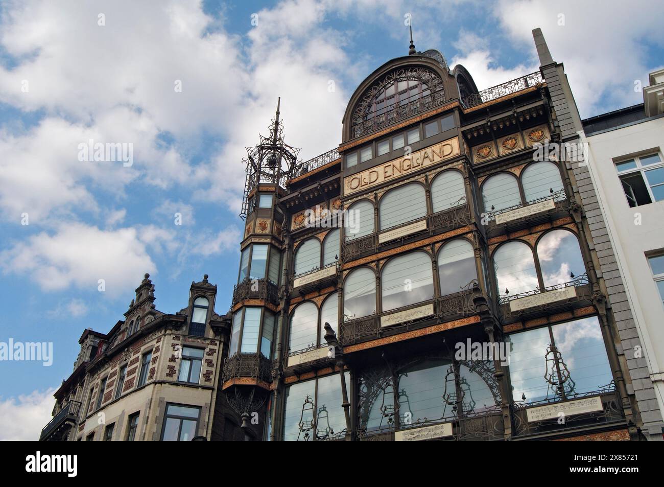 Old england department store brussels hi-res stock photography and ...