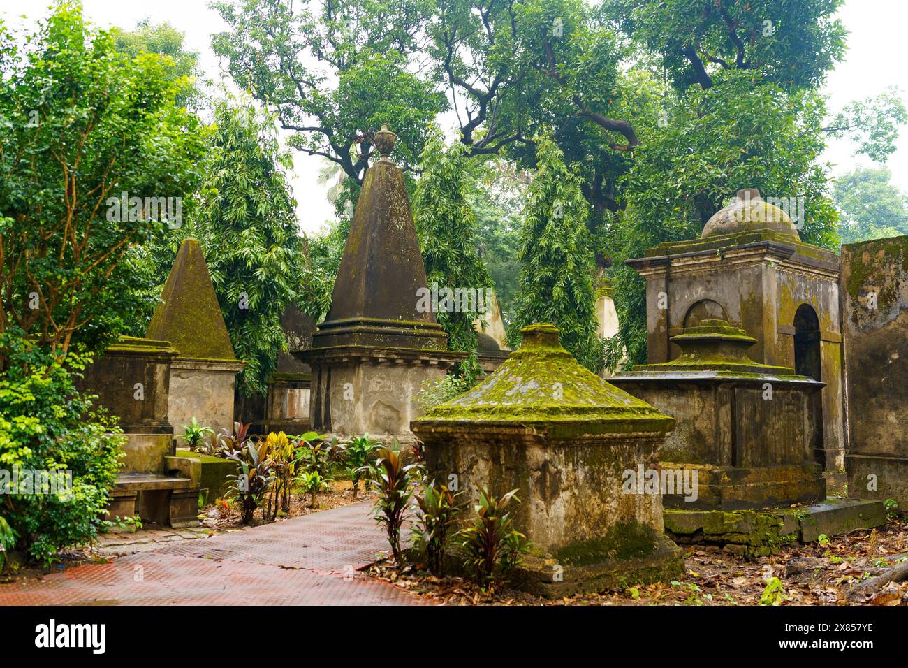 South park street cemetery in Kolkata, India. Historic cemetery with ...