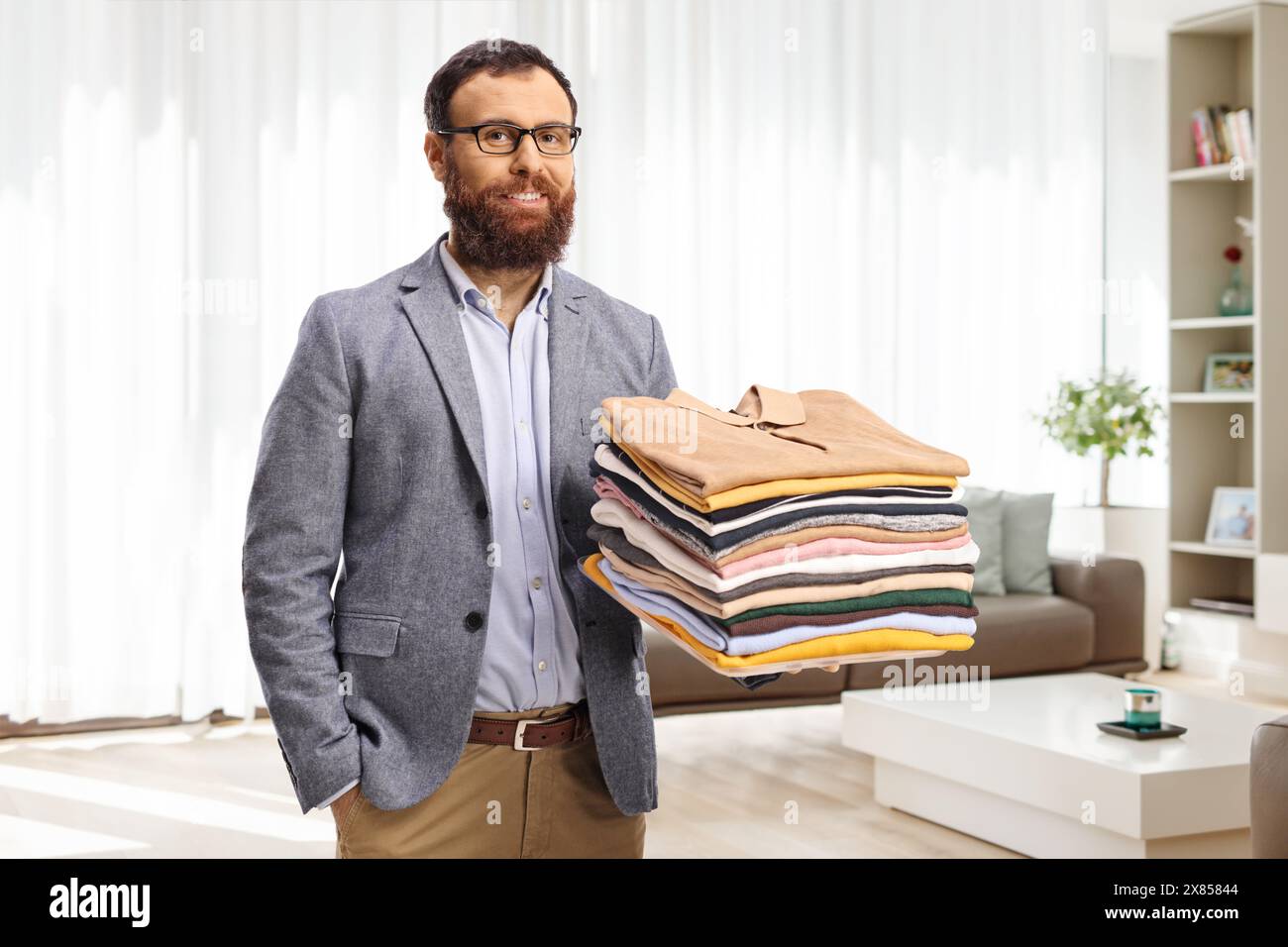 Folded clothes hi-res stock photography and images - Alamy